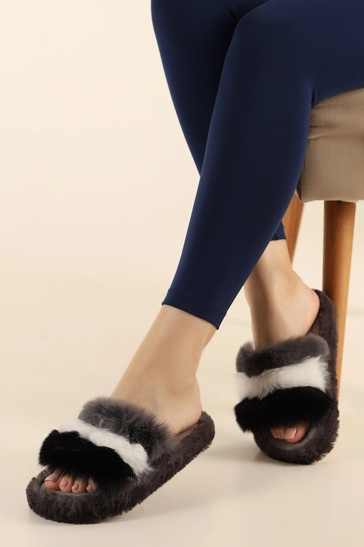 Antrasit Peluş Kadın Ev Terliği 305771