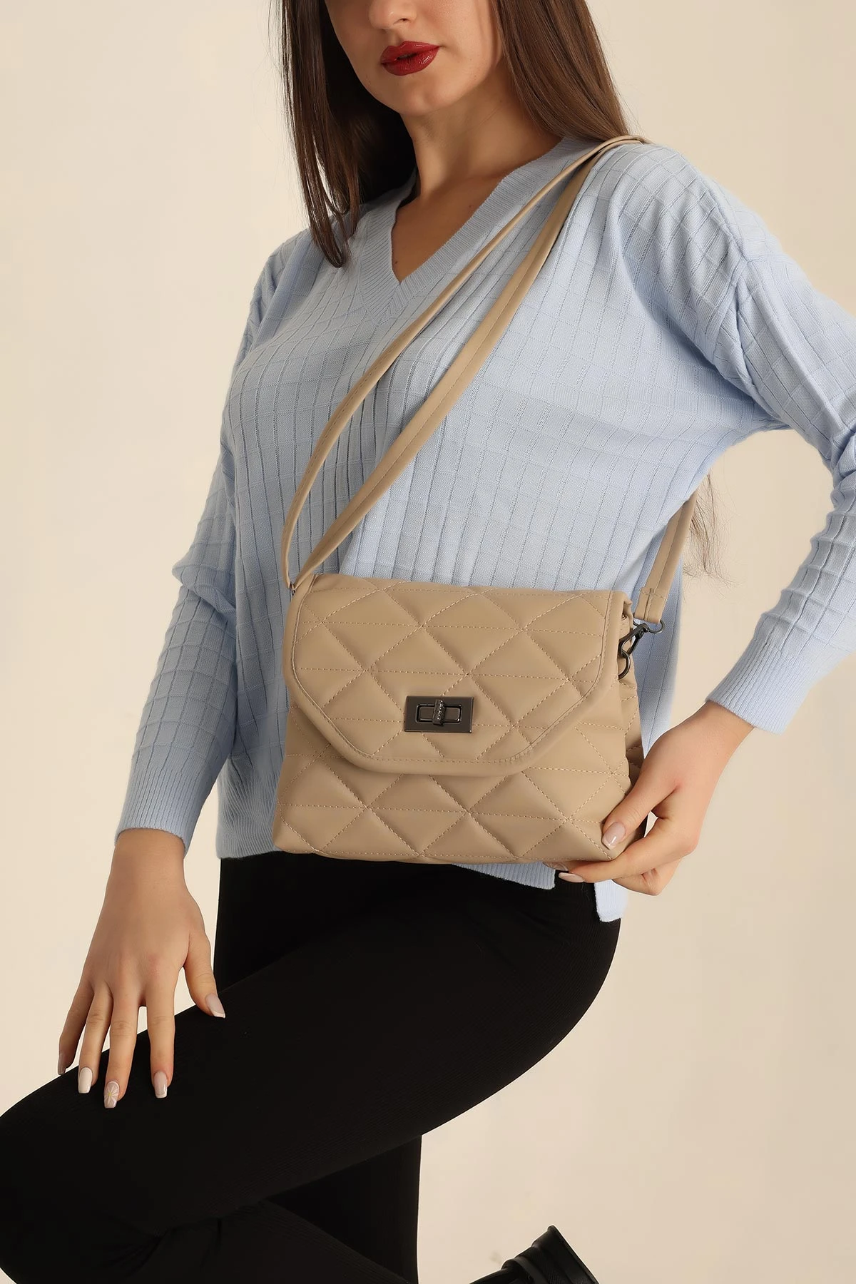 Bej Saten Kapitone Kilit Kapaklı Omuz Çantası 229092 | ModamızBir ...