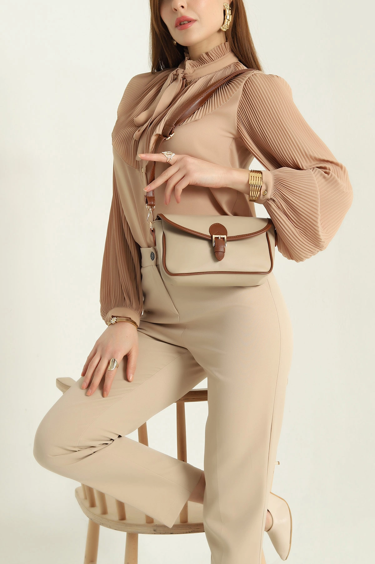 Bej Taba Yumuşak Doku Mıknatıs Kapaklı Kadın Omuz Çantası 334846