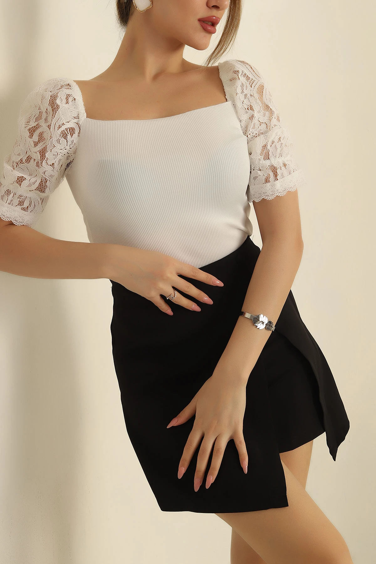 Beyaz Dantelli Kol Bürümcük Bluz 252709 | ModamızBir | Modamizbir.Com