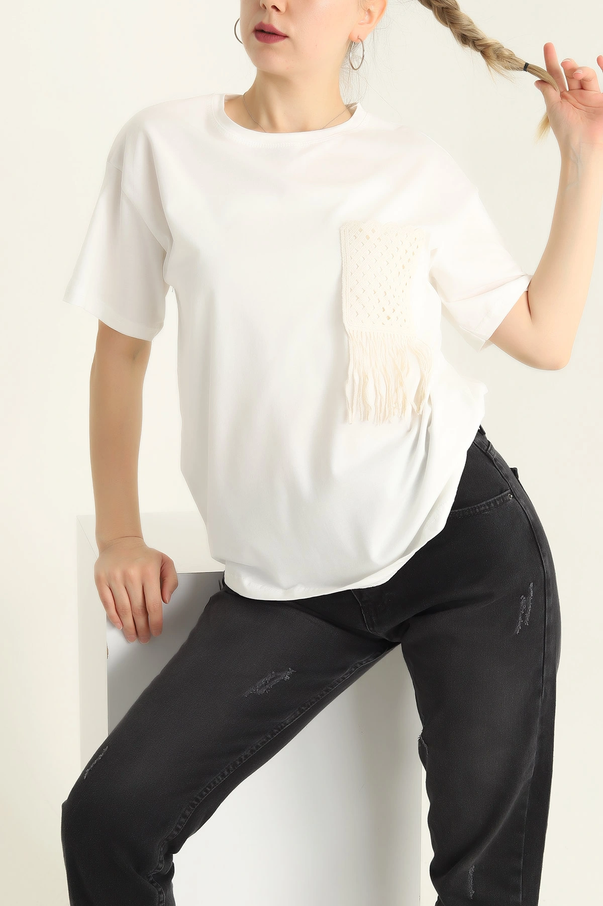 Beyaz Saçaklı Cep Süprem Tişört 285687