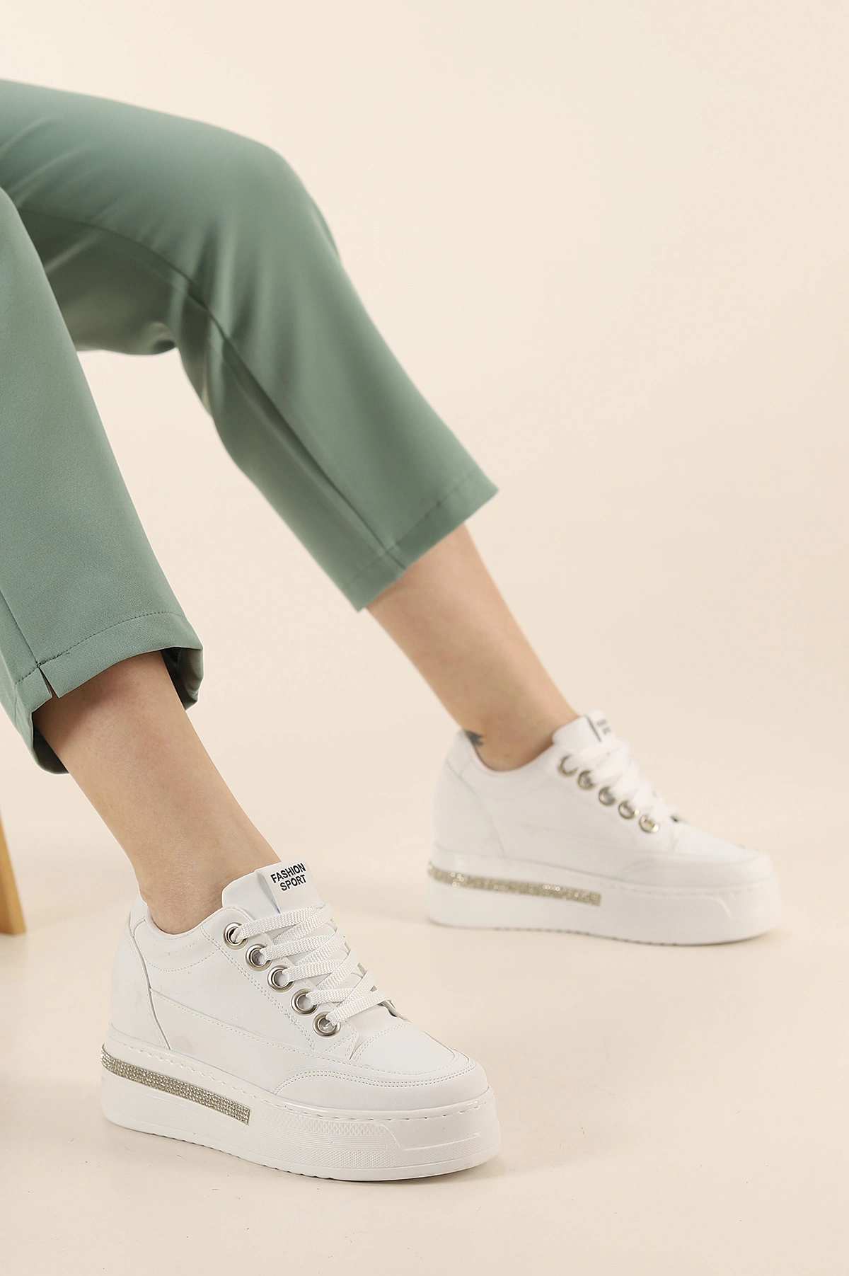 Beyaz Taş Tasarımlı Bağcıklı Kalın Tabanlı Gizli Topuklu Kadın Spor ...