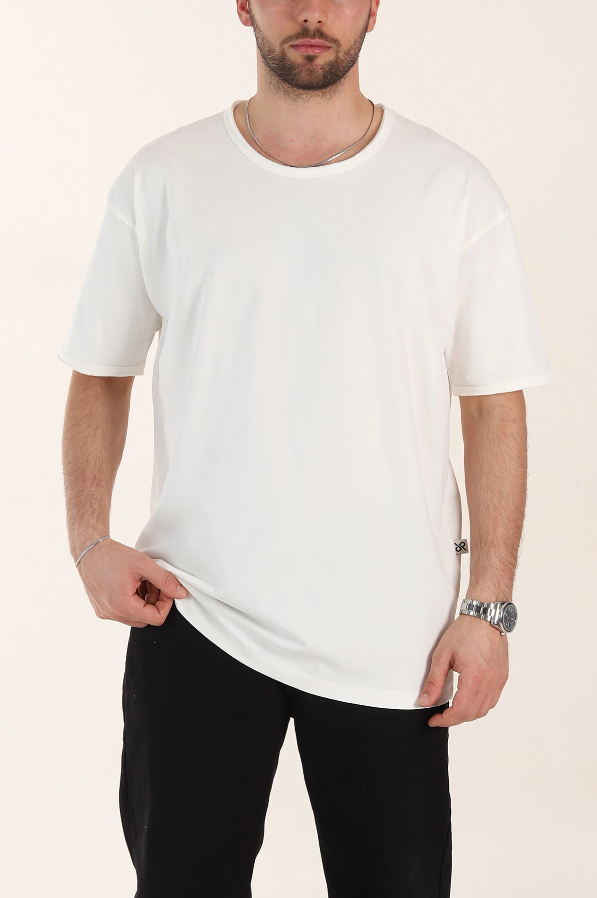 Ekru Oversize Yırtık Yaka Detaylı Basic Erkek Tişört 358181