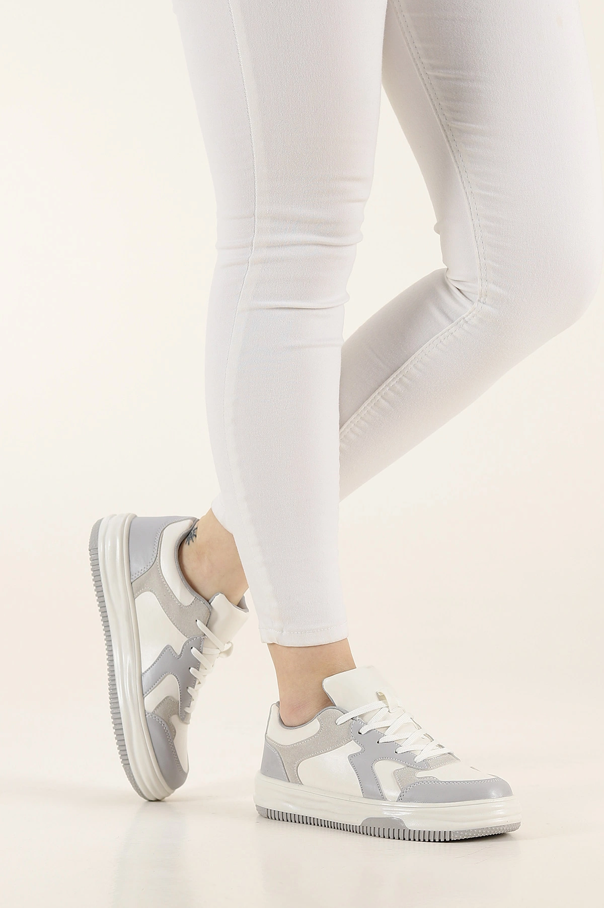 Füme Beyaz Süet Detay Bağcıklı Kadın Spor Ayakkabı 334053