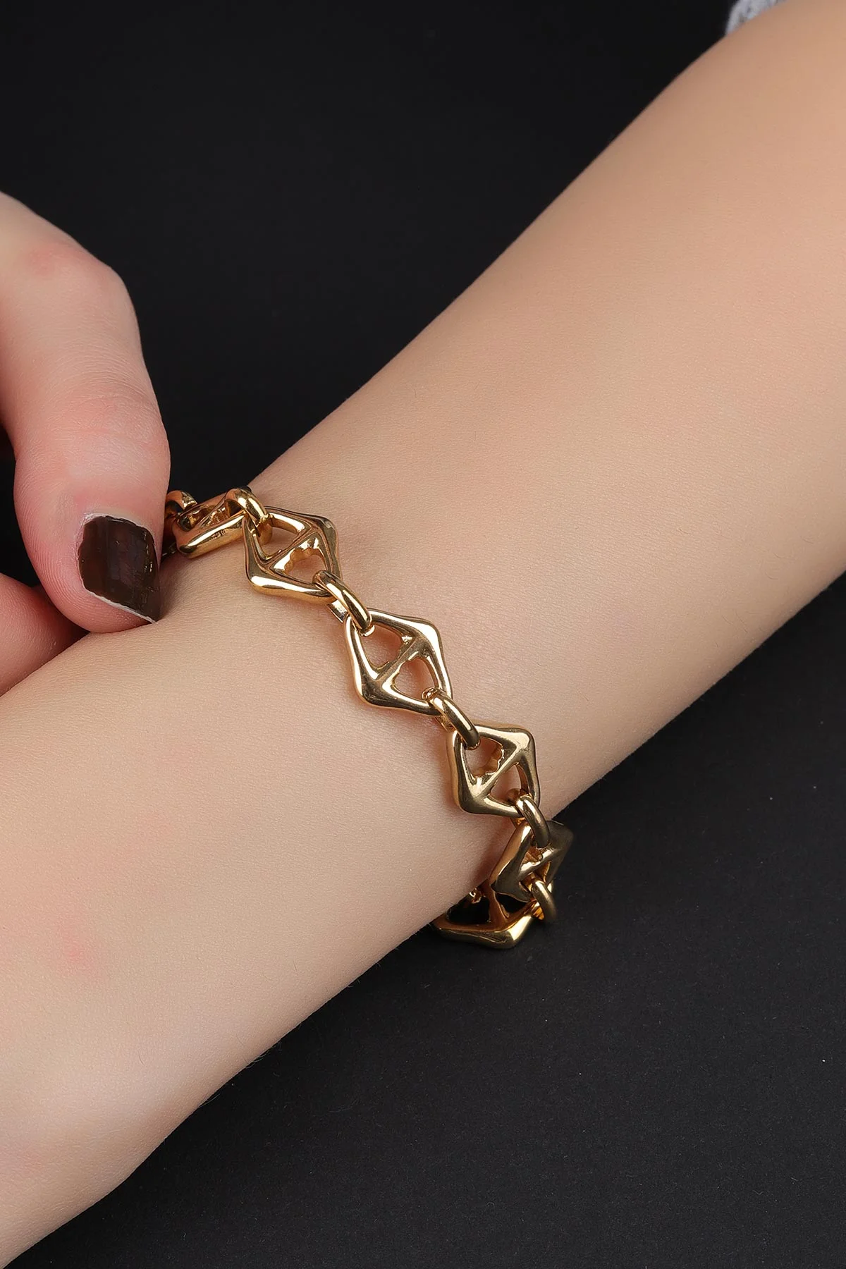 Gold Köşeli Model Kalın Çelik Bileklik 309695