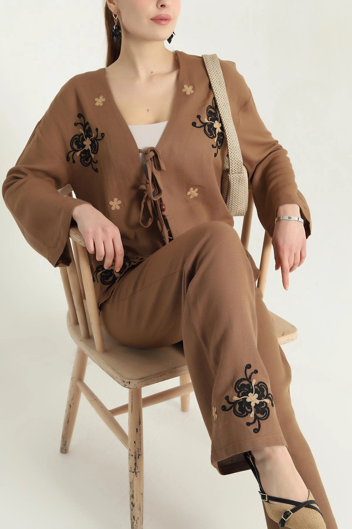 Kahverengi Süzene Nakışlı Keten Bayan İkili Takım 339291