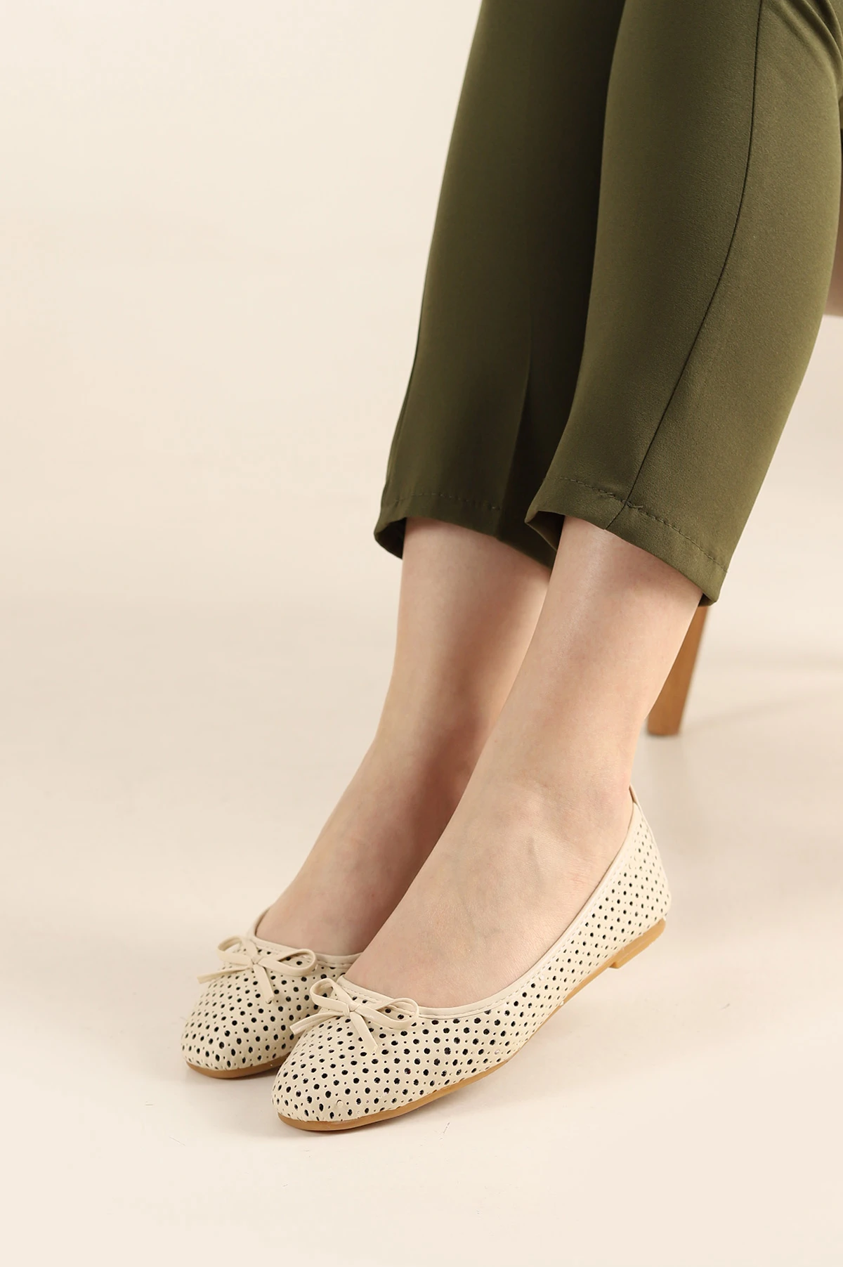 Krem Delik Tasarım Fiyonklu Babet Ayakkabı 273320 | ModamızBir | Modamizbir.Com