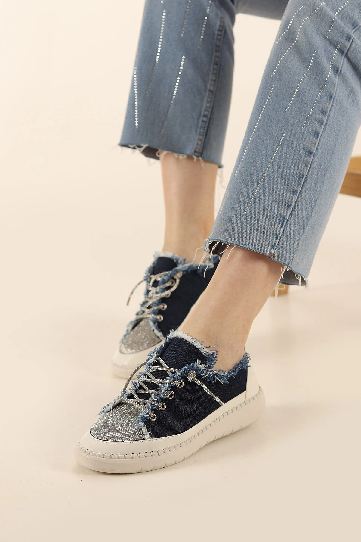 Lacivert Taş Detaylı Taş Bağcıklı Yüksek Taban Kadın Spor Ayakkabı 341295