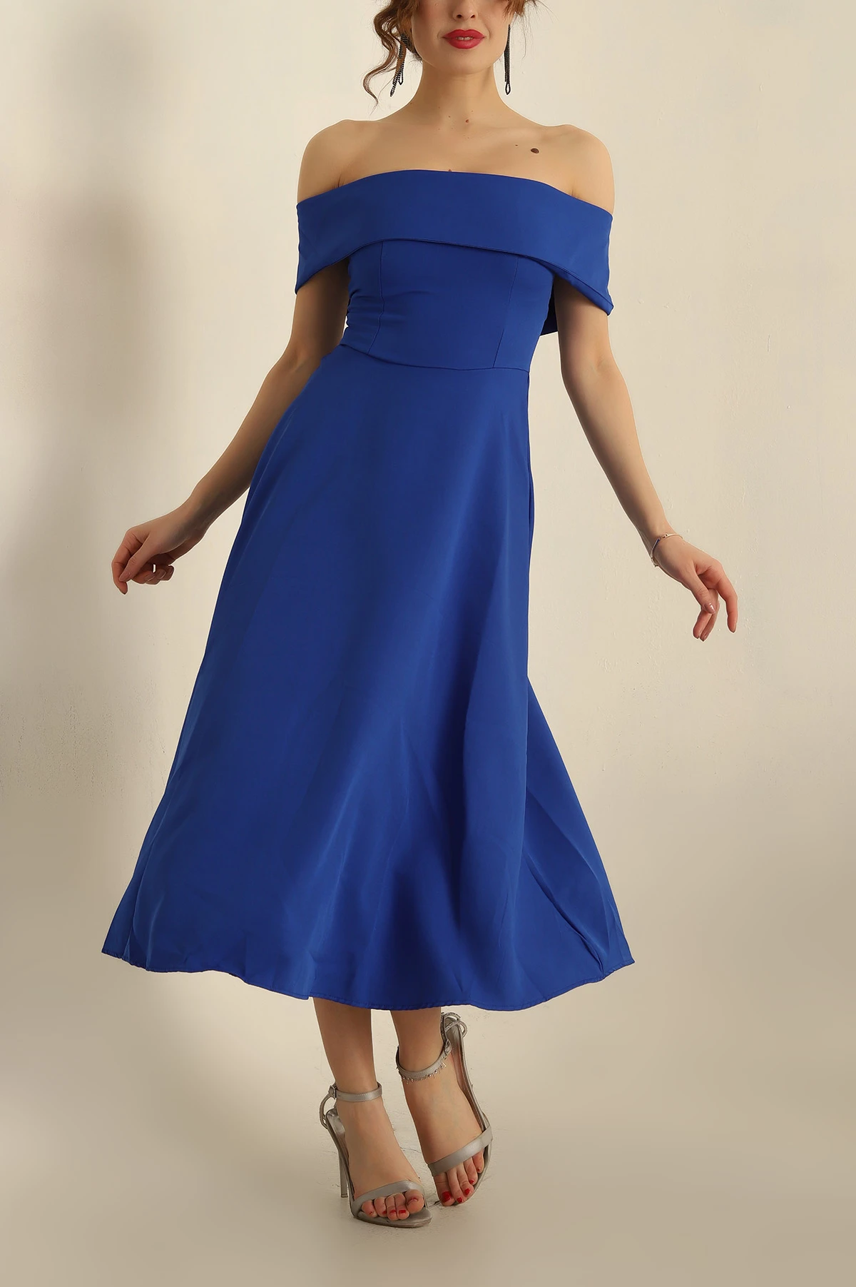 Saks Mavisi Madonna Yaka Atlas Elbise 253874 | ModamızBir | Modamizbir.Com