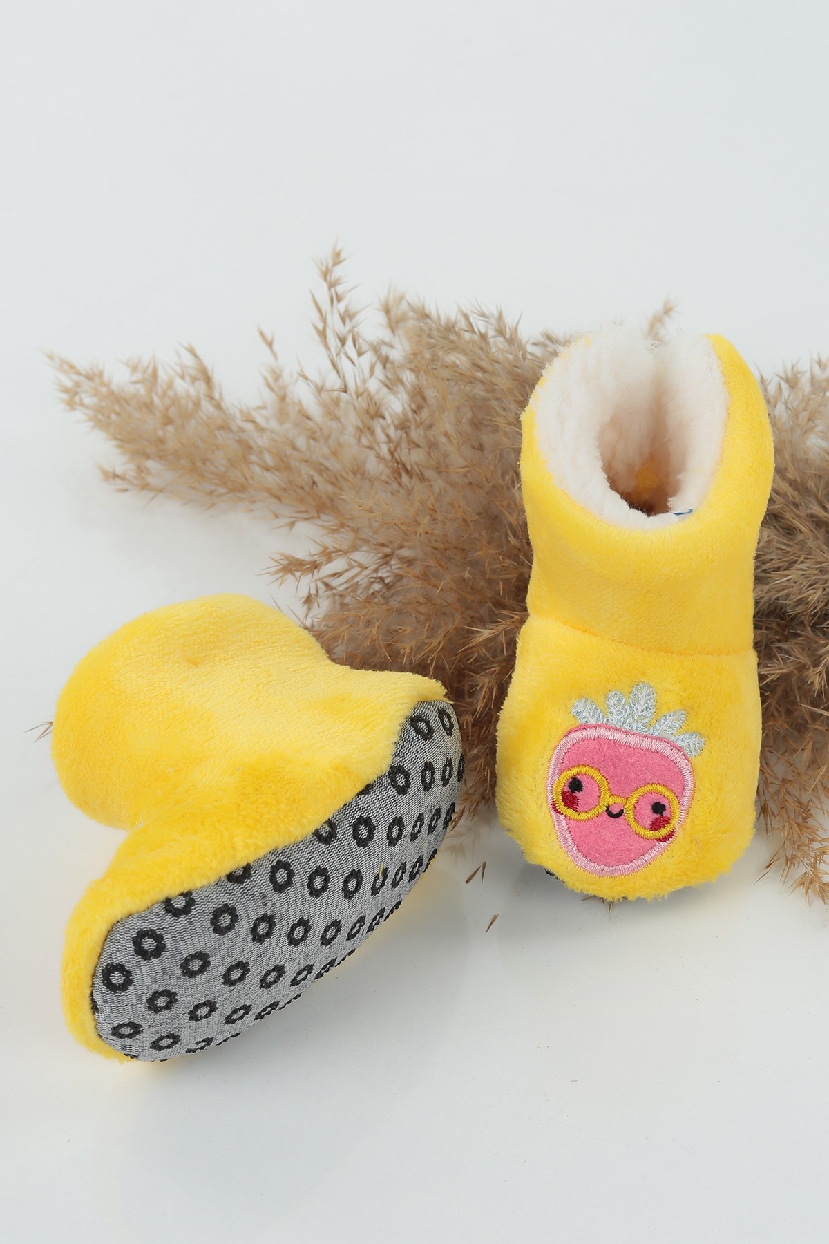 Sarı Gözlüklü Çilek Nakışlı Kız Çocuk Ev Panduf 134982 | ModamızBir ...