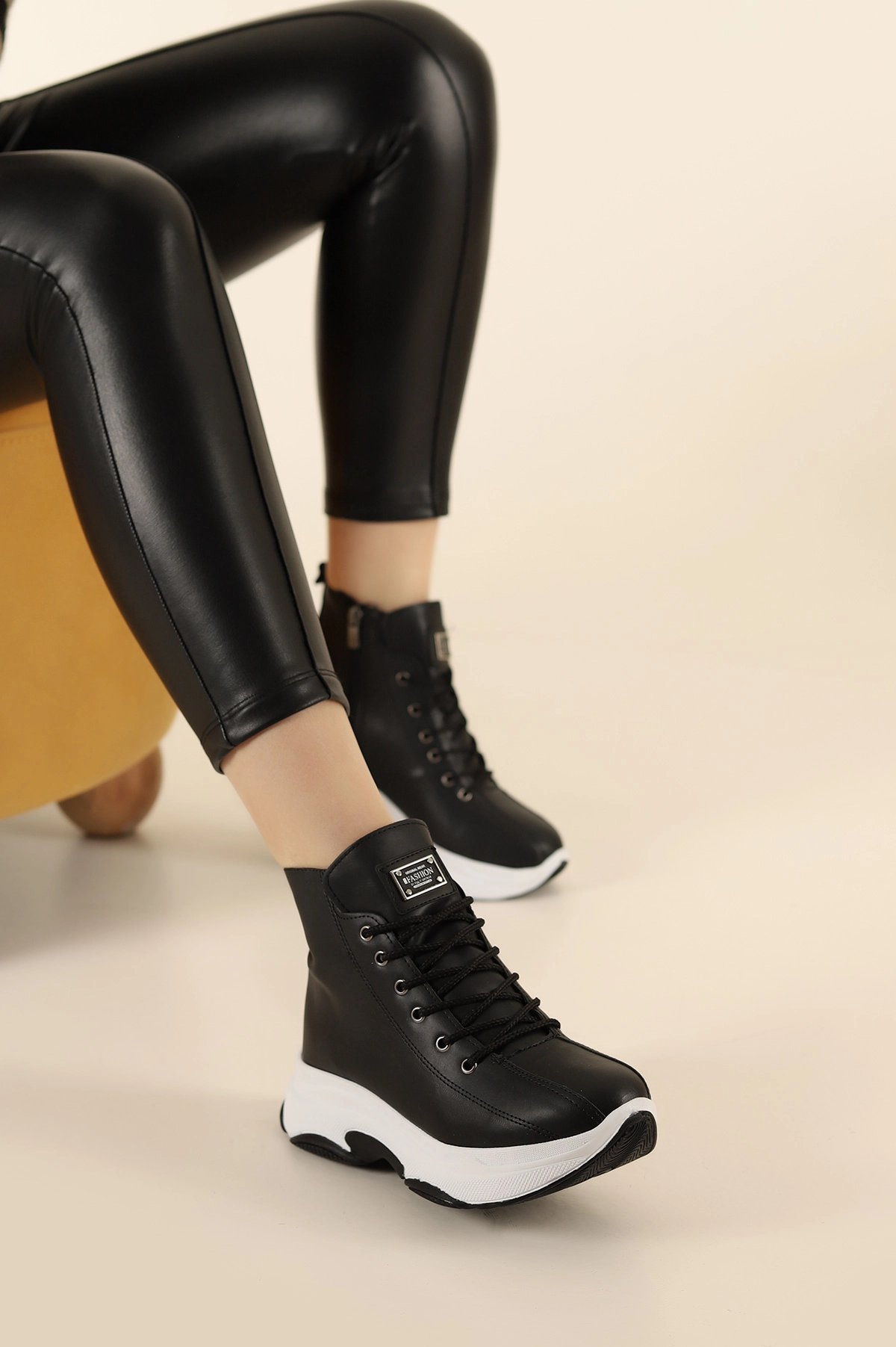 Siyah Bağcıklı Fermuarlı Bilekli Kadın Spor Ayakkabı 313301
