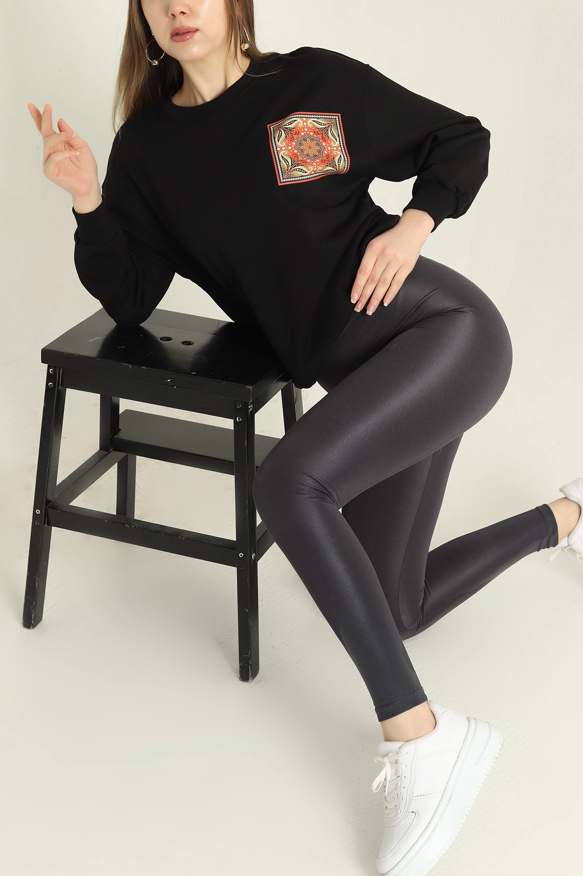 Siyah Baskılı Üç İp Bayan Sweat 332153