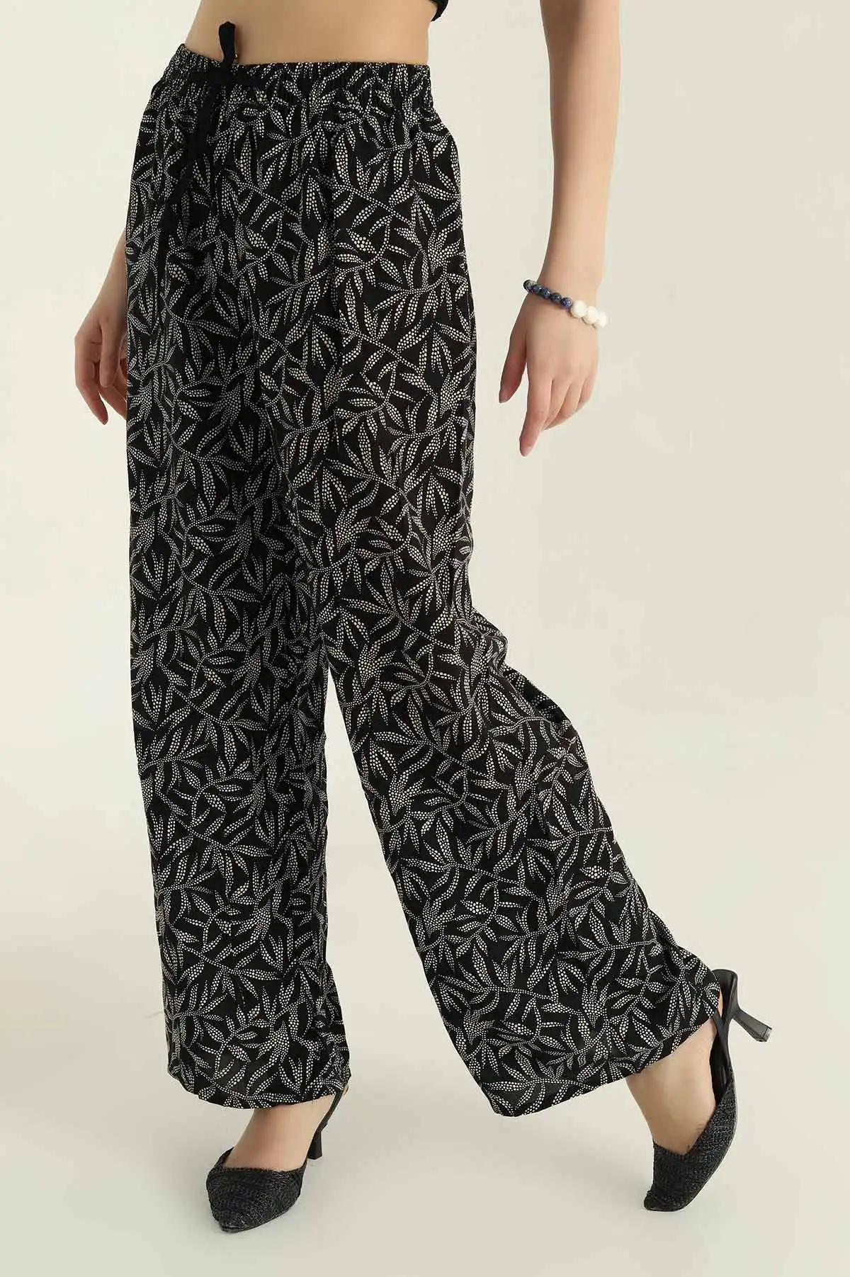 Siyah Desenli Bel Lastikli Dokuma Kadın Pantolon 357141