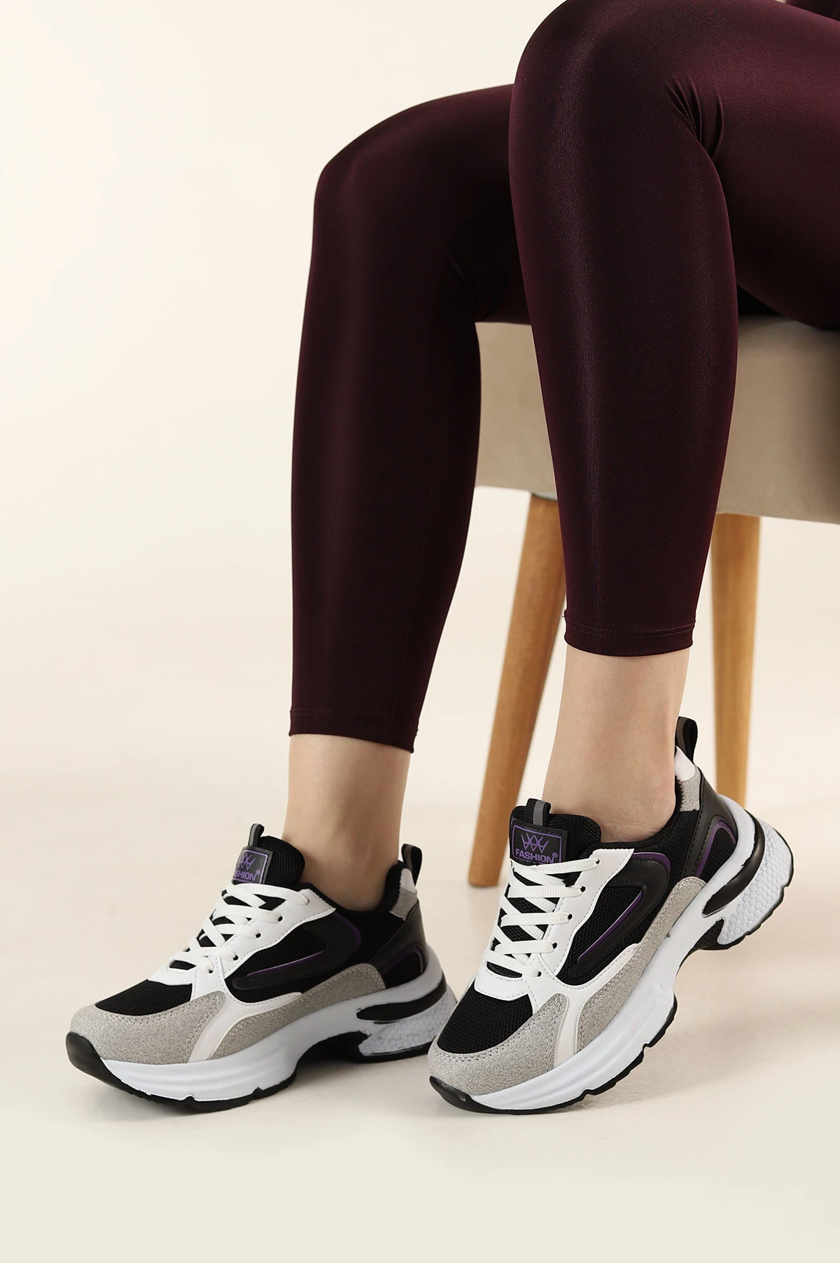 Siyah Gri Mor Detay Fileli Bağcıklı Yüksek Taban Spor Ayakkabı 239850 ...