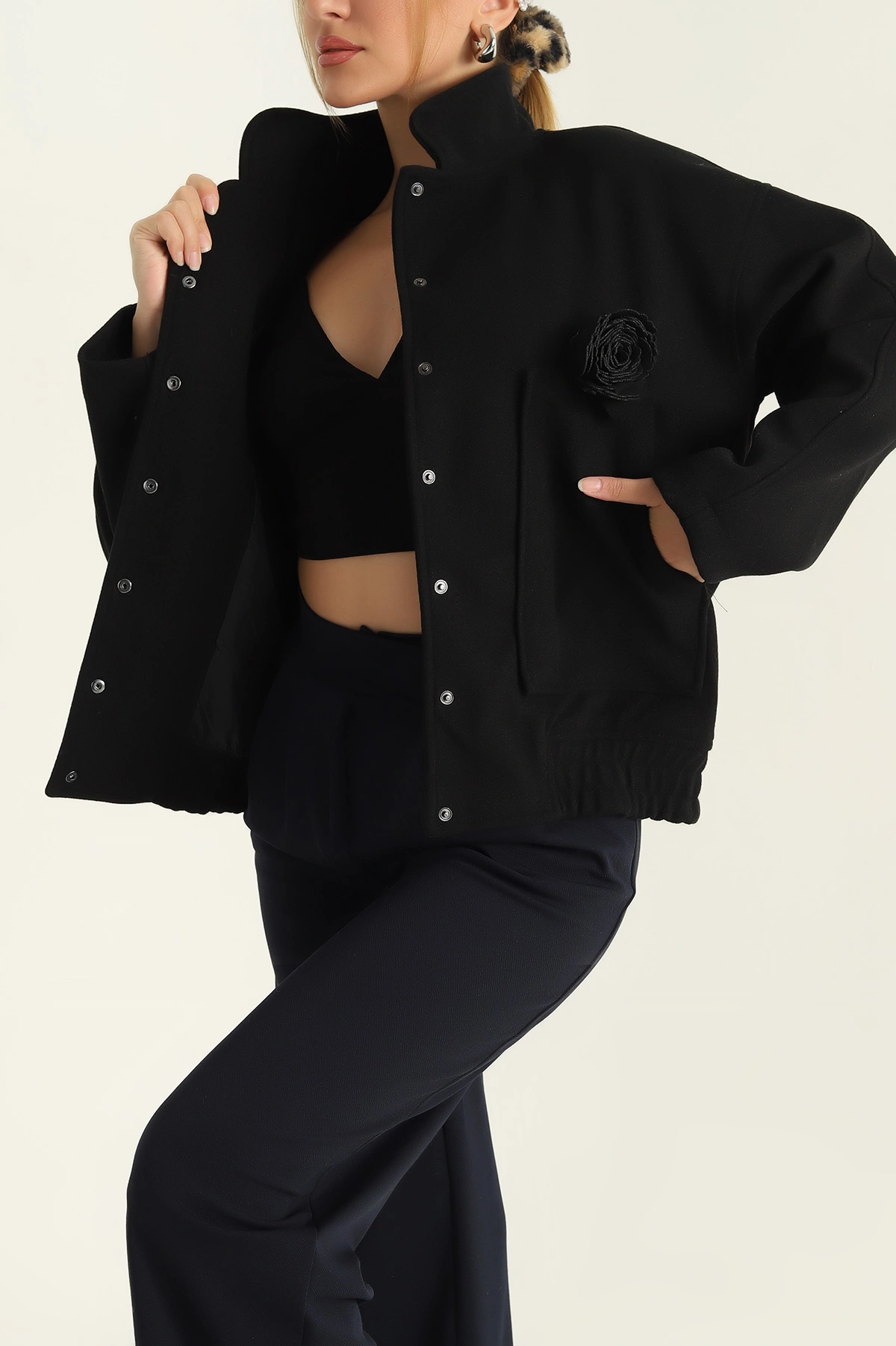 Siyah Gül Broşlu Astarlı Bayan Kaşe Mont 309619