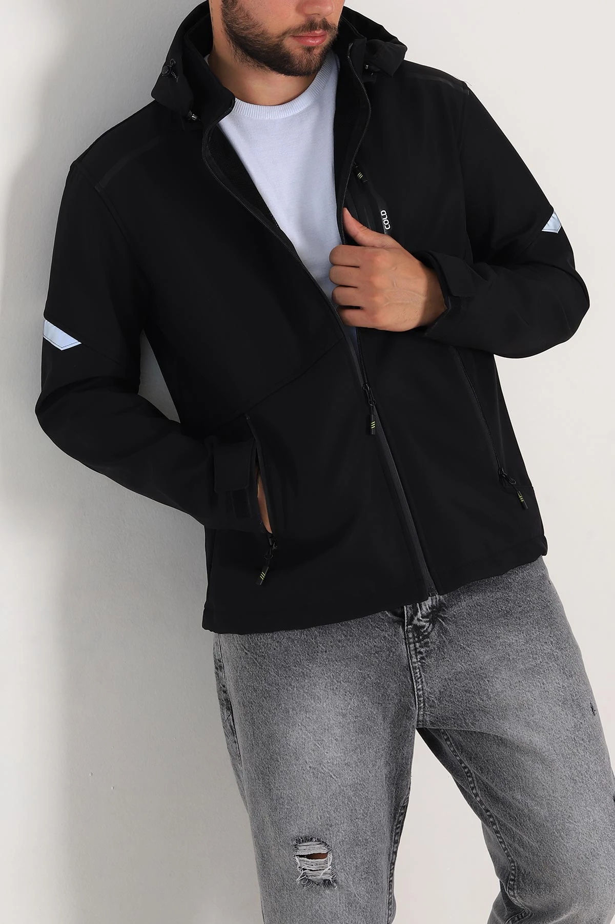 Siyah İçi Polarlı Çıkarılabilir Kapüşonlu Softshell Erkek Mont 301640