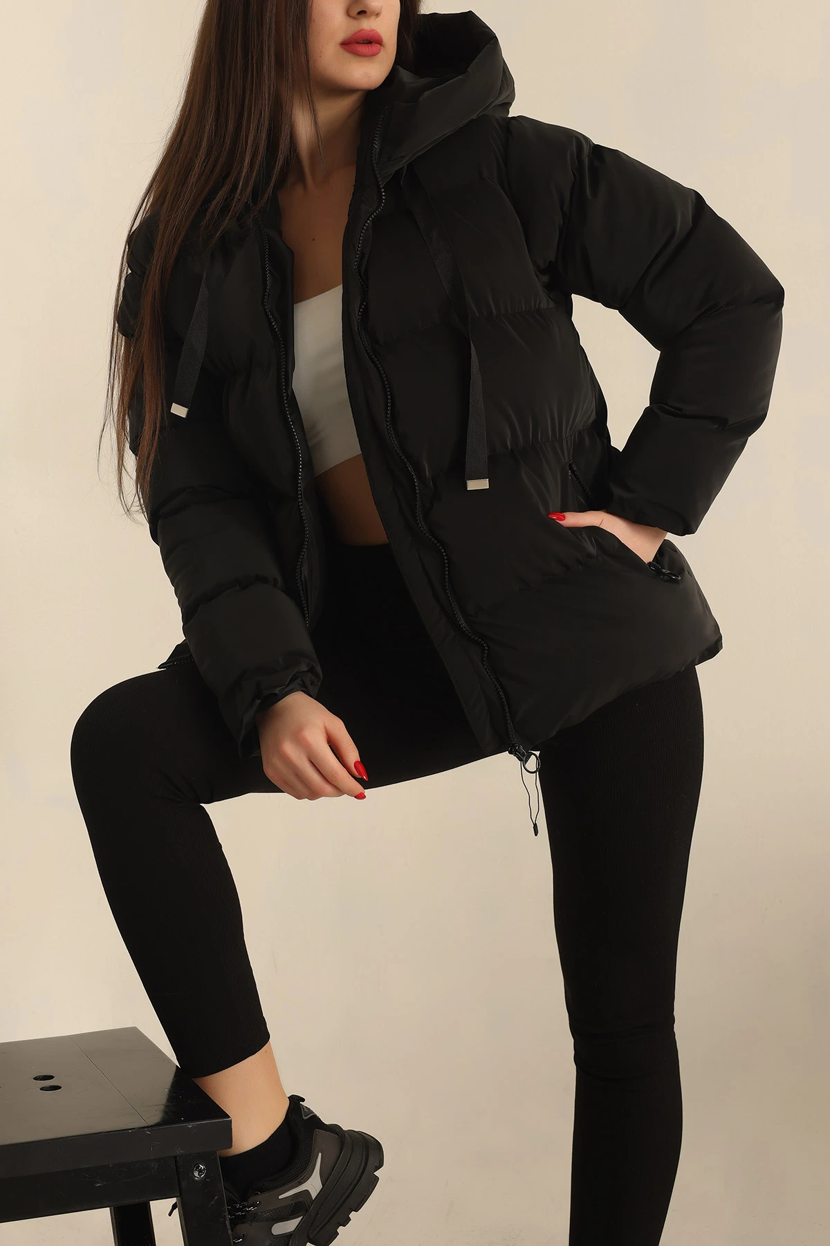 Siyah Kapüşonlu Cepli Şişme Bayan Mont 231845 | ModamızBir | Modamizbir.Com