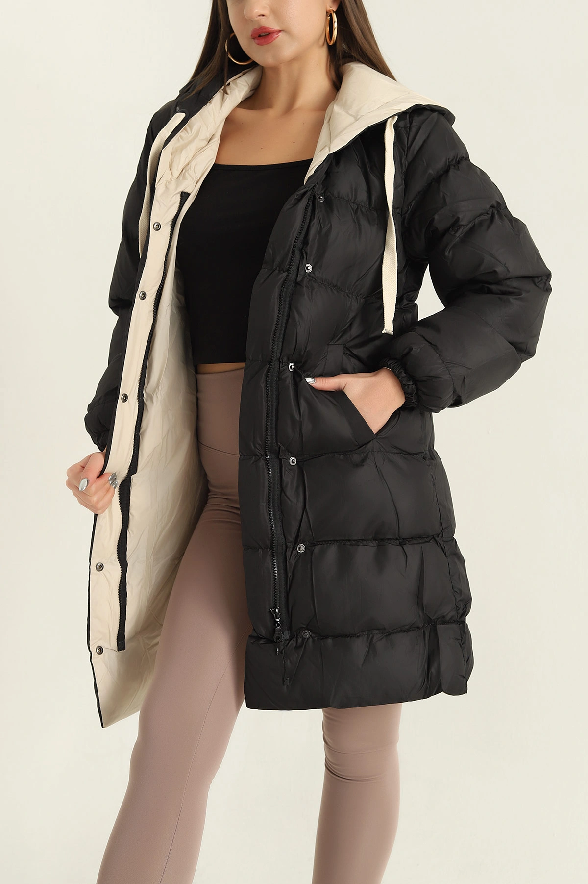 Siyah Kapüşonlu Cepli Şişme Bayan Mont 320220