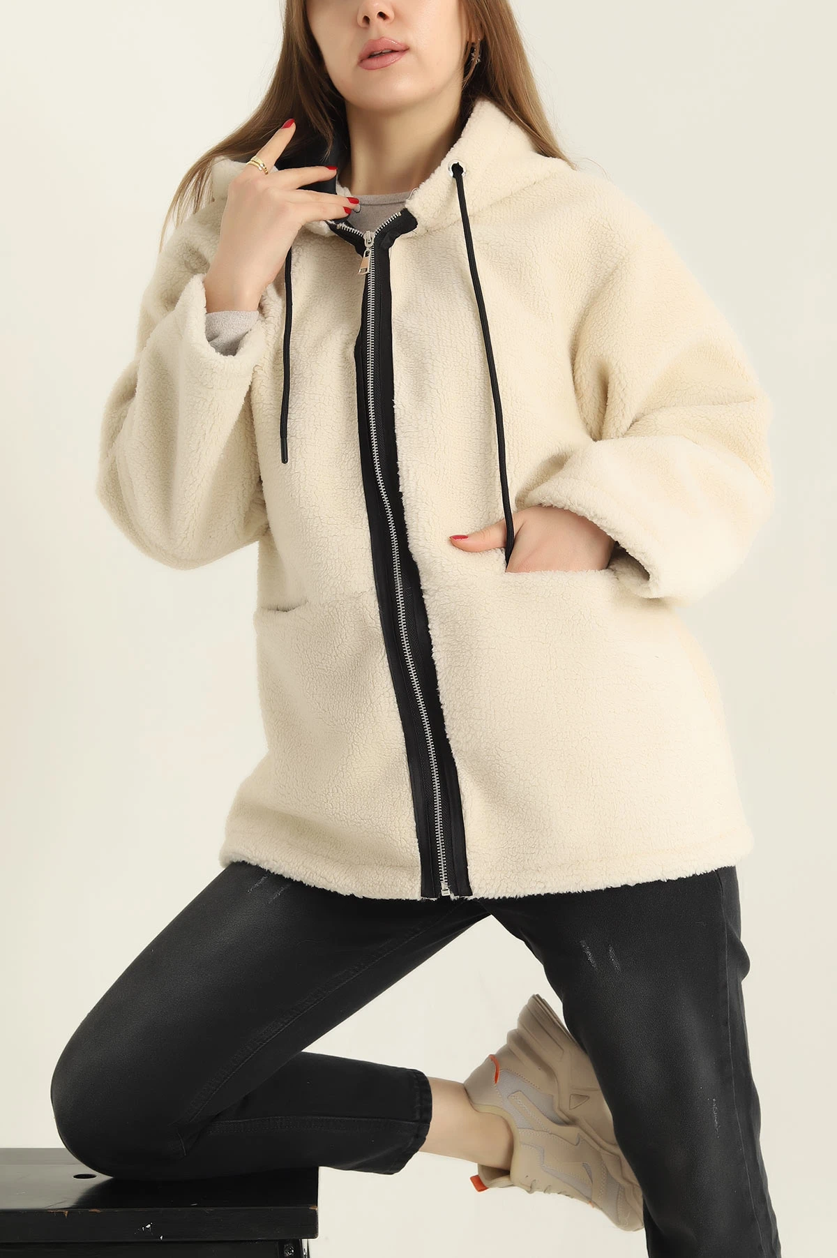 Siyah Kürklü Kapüşonlu Cepli Bayan Mont 323948