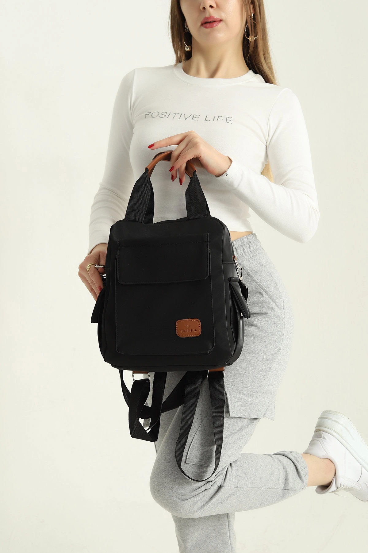 Siyah Ön Cep Detaylı Kadın Sırt Çantası 333065