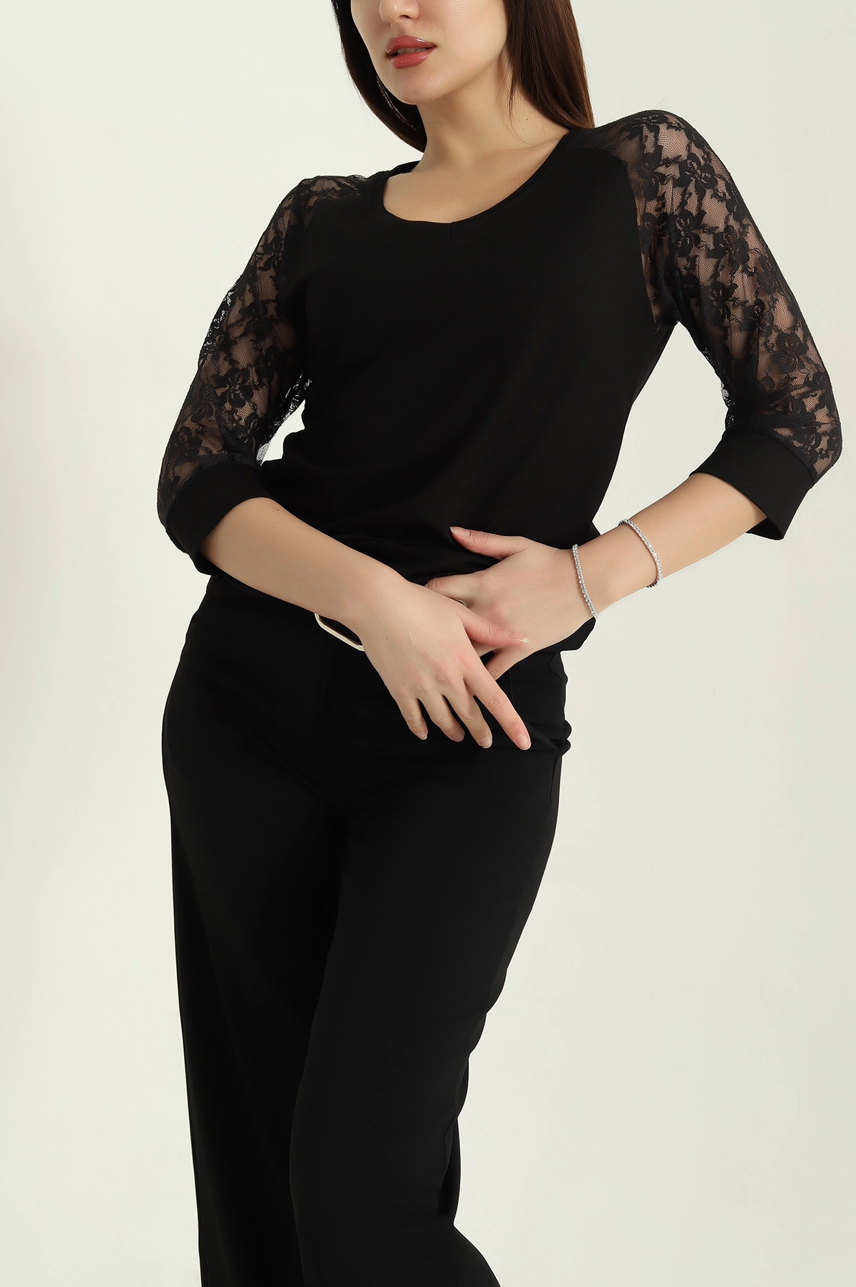 Siyah V Yaka Güpür Detay Bluz 335087