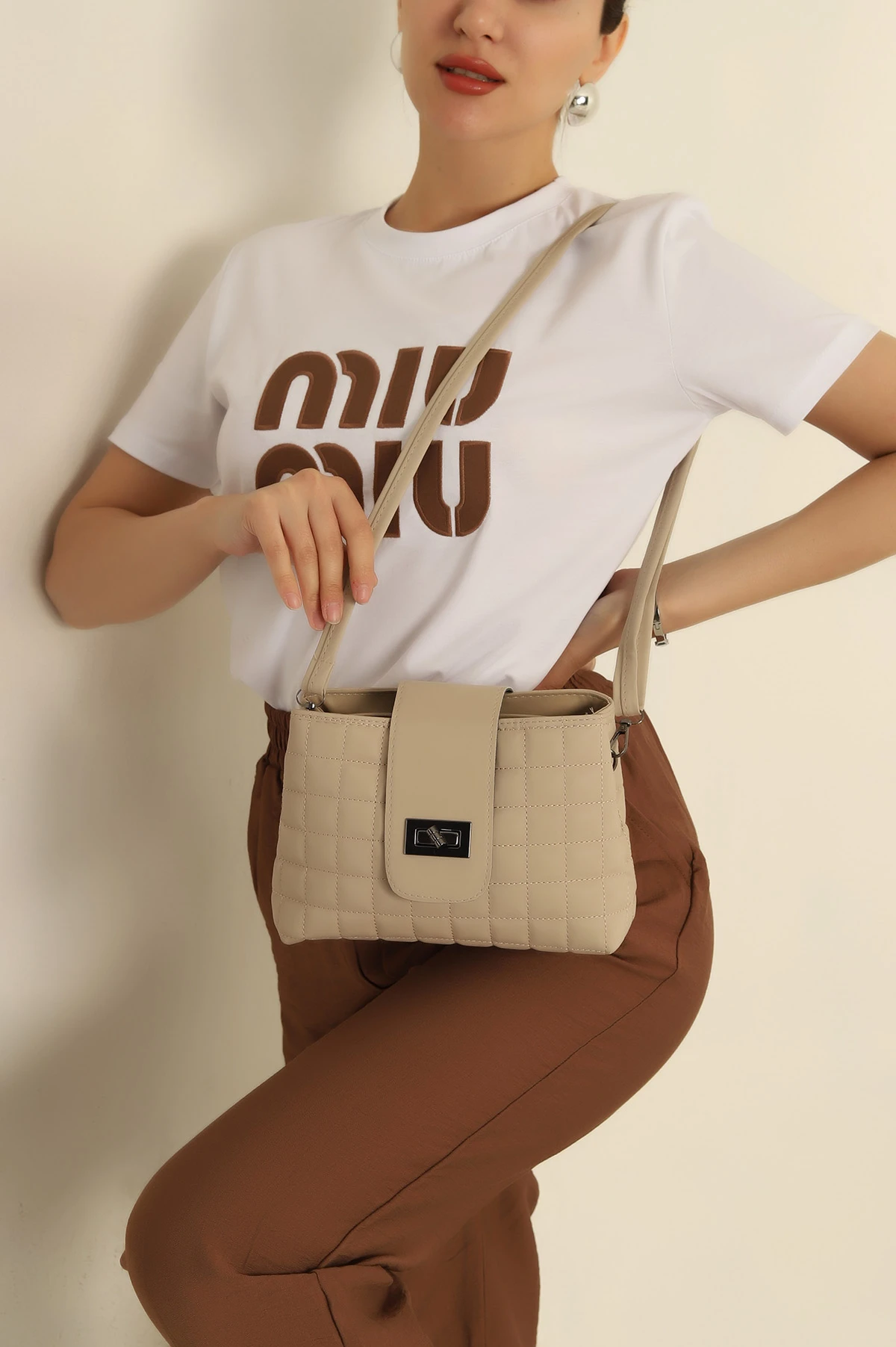 Vizon Saten Kapitone Kilit Kapaklı Omuz Çantası 272153