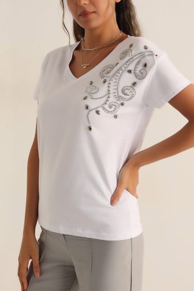 Beyaz İşlemeli Tasarım Bayan Tişört 194208 | ModamızBir | Modamizbir.Com