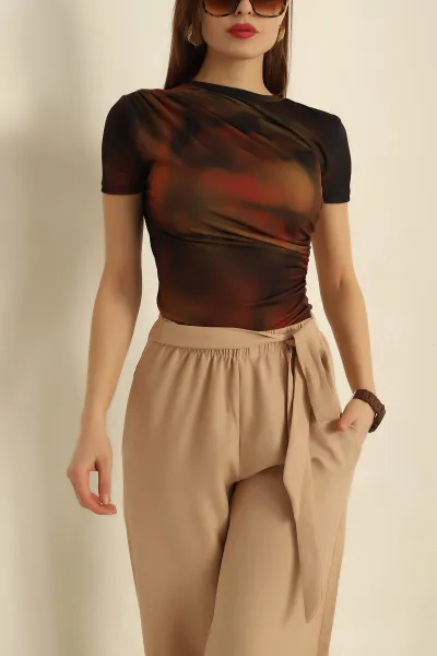 Kahverengi Bel Omuz Büzgülü Batik Bluz 259909 | ModamızBir | Modamizbir.Com